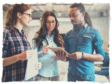 14 Characteristics and Qualities of a Good Leader | Develop Good Habits